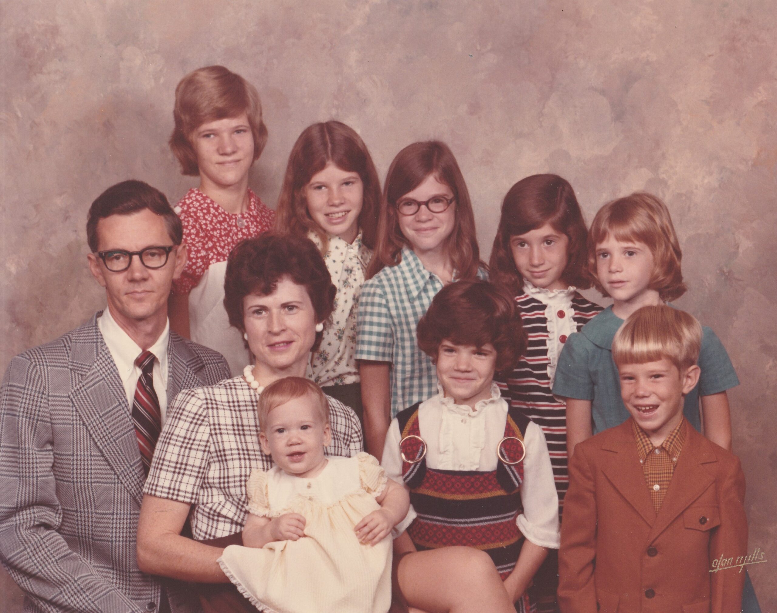 FlakeFamilyPortrait_Sep1974 - American Association of Endodontists